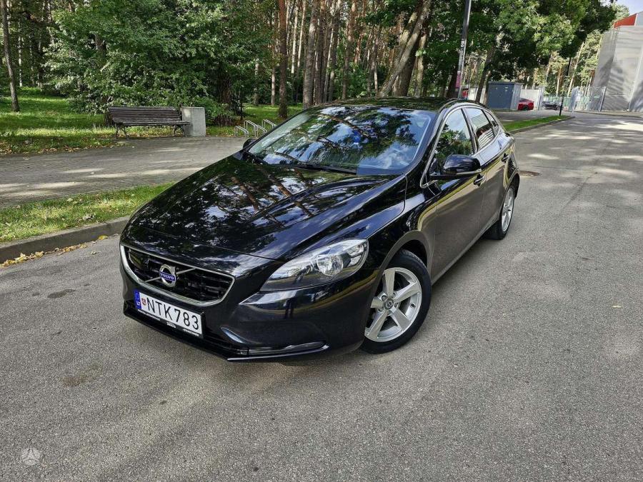 Black Volvo V40 2014 in Alytus, with an engine capacity of 1.56 L and mileage of 259 thousand km for 6499 €, photo 4 on AUTOMOTO.COM.LV