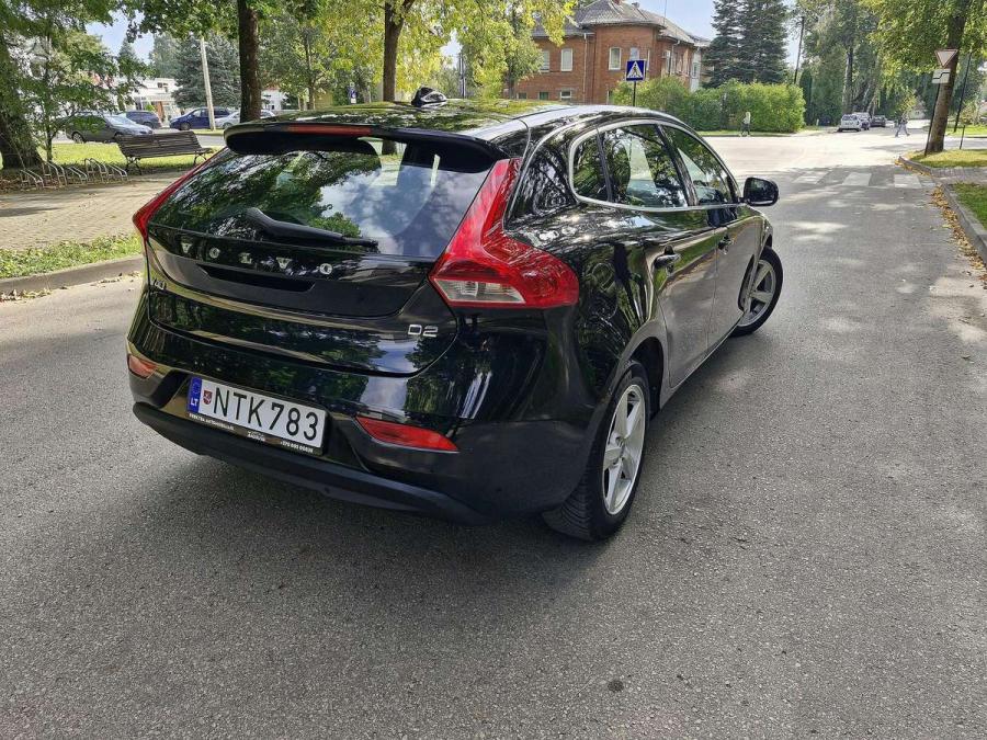 Black Volvo V40 2014 in Alytus, with an engine capacity of 1.56 L and mileage of 259 thousand km for 6499 €, photo 5 on AUTOMOTO.COM.LV
