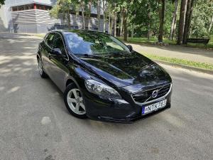 Black Volvo V40 2014 in Alytus, with an engine capacity of 1.56 L and mileage of 259 thousand km for 6499 €, photo 8 on AUTOMOTO.COM.LV