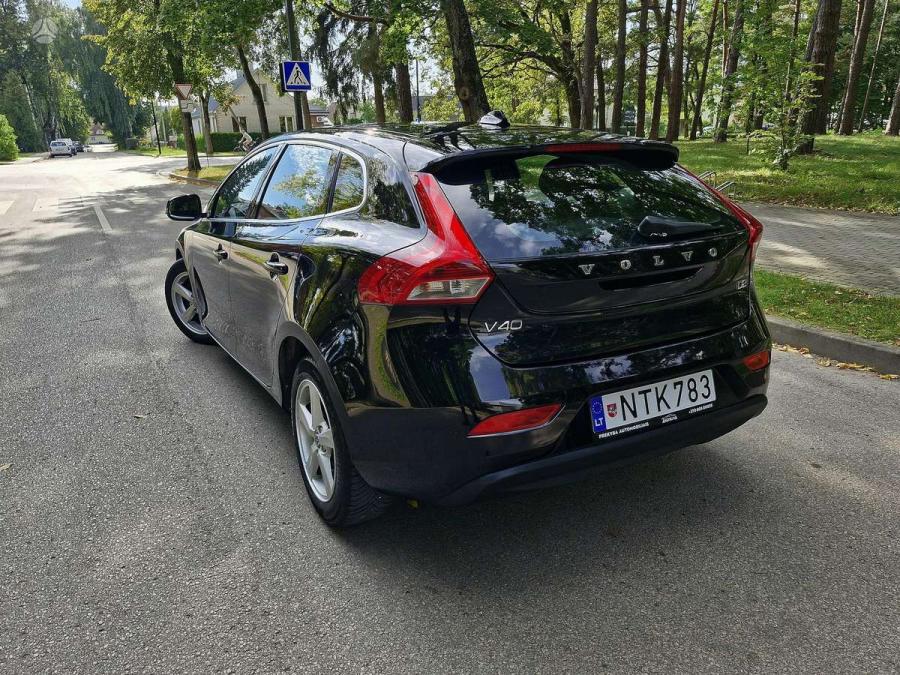 Black Volvo V40 2014 in Alytus, with an engine capacity of 1.56 L and mileage of 259 thousand km for 6499 €, photo 9 on AUTOMOTO.COM.LV