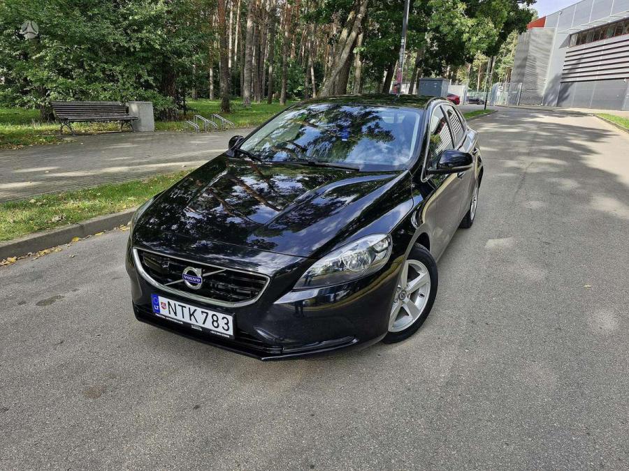 Black Volvo V40 2014 in Alytus, with an engine capacity of 1.56 L and mileage of 259 thousand km for 6499 €, photo 10 on AUTOMOTO.COM.LV
