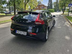 Black Volvo V40 2014 in Alytus, with an engine capacity of 1.56 L and mileage of 259 thousand km for 6499 €, photo 11 on AUTOMOTO.COM.LV
