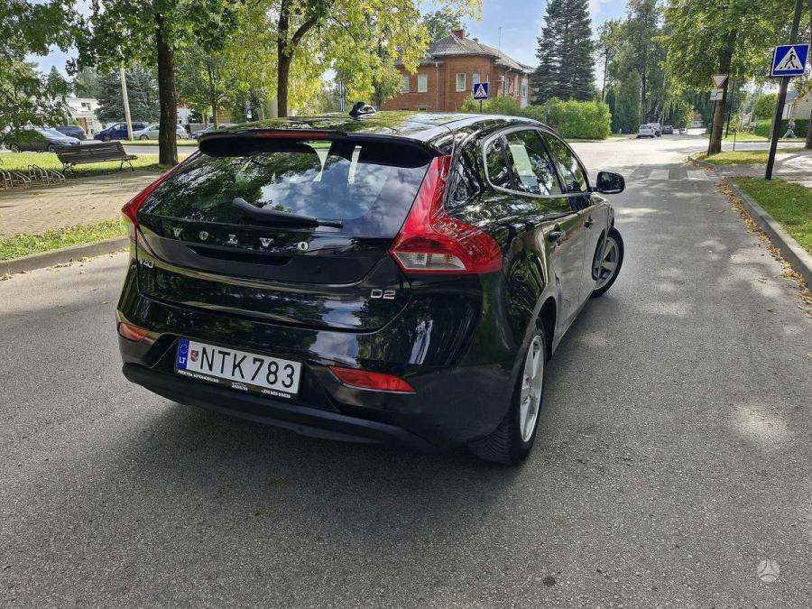 Black Volvo V40 2014 in Alytus, with an engine capacity of 1.56 L and mileage of 259 thousand km for 6499 €, photo 11 on AUTOMOTO.COM.LV