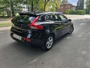Black Volvo V40 2014 in Alytus, with an engine capacity of 1.56 L and mileage of 259 thousand km for 6499 €, photo 15 on AUTOMOTO.COM.LV