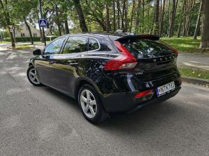 Black Volvo V40 2014 in Alytus, with an engine capacity of 1.56 L and mileage of 259 thousand km for 6499 €, photo 17 on AUTOMOTO.COM.LV