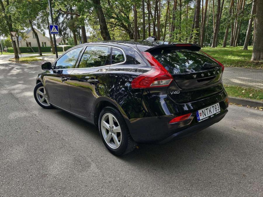 Black Volvo V40 2014 in Alytus, with an engine capacity of 1.56 L and mileage of 259 thousand km for 6499 €, photo 17 on AUTOMOTO.COM.LV