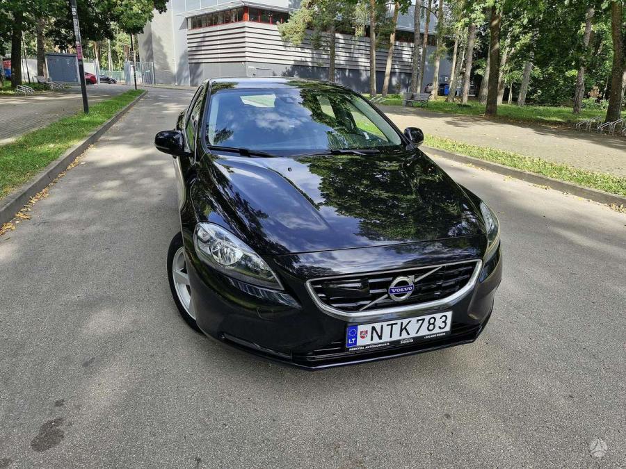 Black Volvo V40 2014 in Alytus, with an engine capacity of 1.56 L and mileage of 259 thousand km for 6499 €, photo 24 on AUTOMOTO.COM.LV