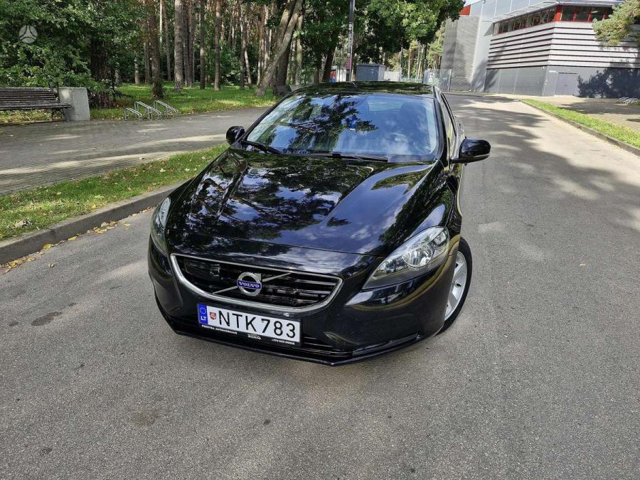 Black Volvo V40 2014 in Alytus, with an engine capacity of 1.56 L and mileage of 259 thousand km for 6499 €, photo 25 on AUTOMOTO.COM.LV