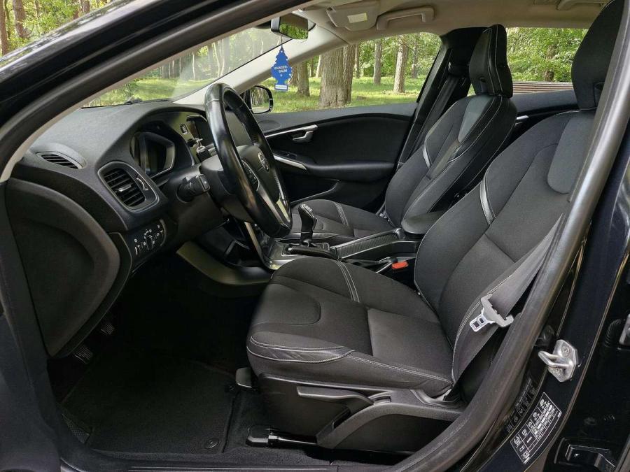 Black Volvo V40 2014 in Alytus, with an engine capacity of 1.56 L and mileage of 259 thousand km for 6499 €, photo 29 on AUTOMOTO.COM.LV