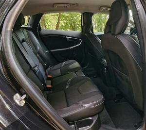 Black Volvo V40 2014 in Alytus, with an engine capacity of 1.56 L and mileage of 259 thousand km for 6499 €, photo 31 on AUTOMOTO.COM.LV