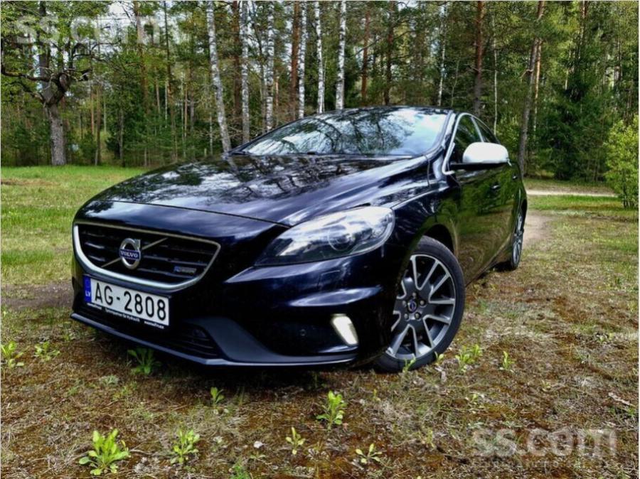 Black Volvo V40 2014 in Cesis, with an engine capacity of 2.00 L and mileage of 297 thousand km for 8250 €, photo 1 on AUTOMOTO.COM.LV