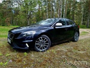 Black Volvo V40 2014 in Cesis, with an engine capacity of 2.00 L and mileage of 297 thousand km for 8250 €, photo 3 on AUTOMOTO.COM.LV