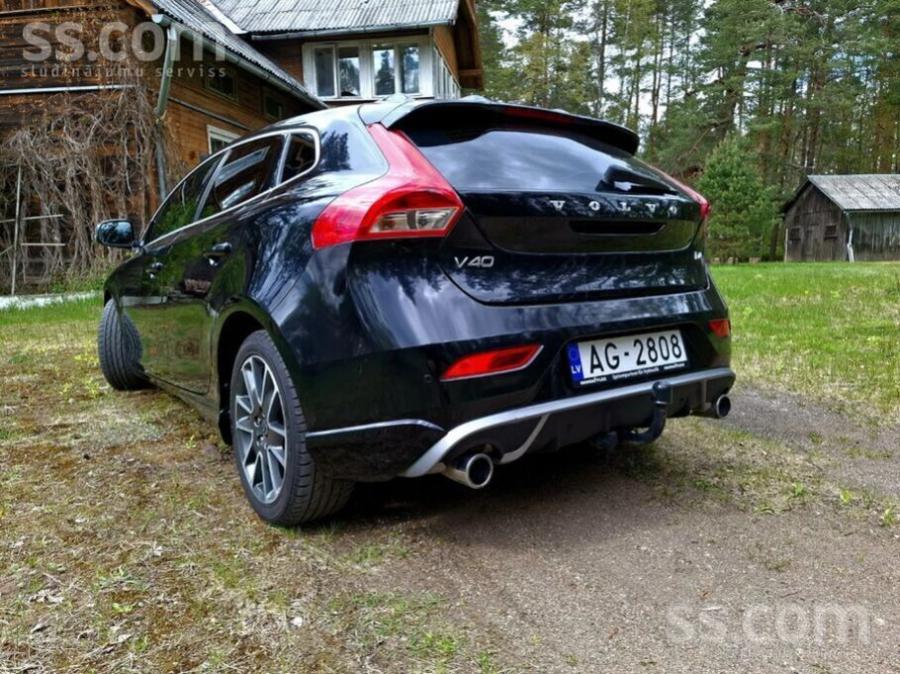 Black Volvo V40 2014 in Cesis, with an engine capacity of 2.00 L and mileage of 297 thousand km for 8250 €, photo 5 on AUTOMOTO.COM.LV