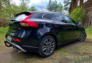 Black Volvo V40 2014 in Cesis, with an engine capacity of 2.00 L and mileage of 297 thousand km for 8250 €, photo 7 on AUTOMOTO.COM.LV