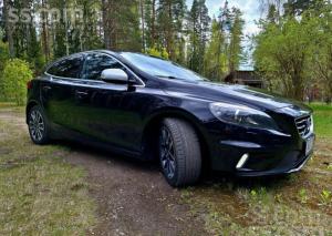 Black Volvo V40 2014 in Cesis, with an engine capacity of 2.00 L and mileage of 297 thousand km for 8250 €, photo 8 on AUTOMOTO.COM.LV