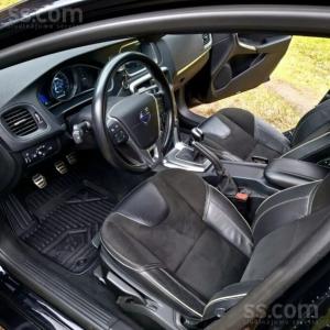 Black Volvo V40 2014 in Cesis, with an engine capacity of 2.00 L and mileage of 297 thousand km for 8250 €, photo 10 on AUTOMOTO.COM.LV