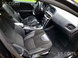 Black Volvo V40 2014 in Cesis, with an engine capacity of 2.00 L and mileage of 297 thousand km for 8250 €, photo 12 on AUTOMOTO.COM.LV