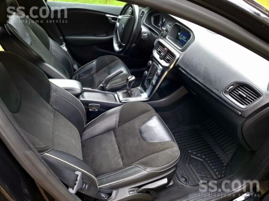 Black Volvo V40 2014 in Cesis, with an engine capacity of 2.00 L and mileage of 297 thousand km for 8250 €, photo 12 on AUTOMOTO.COM.LV