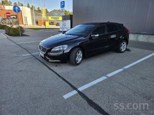 Melns Volvo V40 2014 Rīga, ar dzinēja tilpumu 2.00 L un nobraukumu 175 tūkst. km par 5500 €, foto 3 vietnē AUTOMOTO.COM.LV