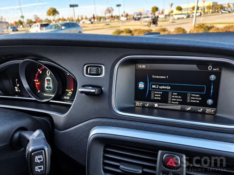 Melns Volvo V40 2014 Rīga, ar dzinēja tilpumu 2.00 L un nobraukumu 175 tūkst. km par 5500 €, foto 9 vietnē AUTOMOTO.COM.LV