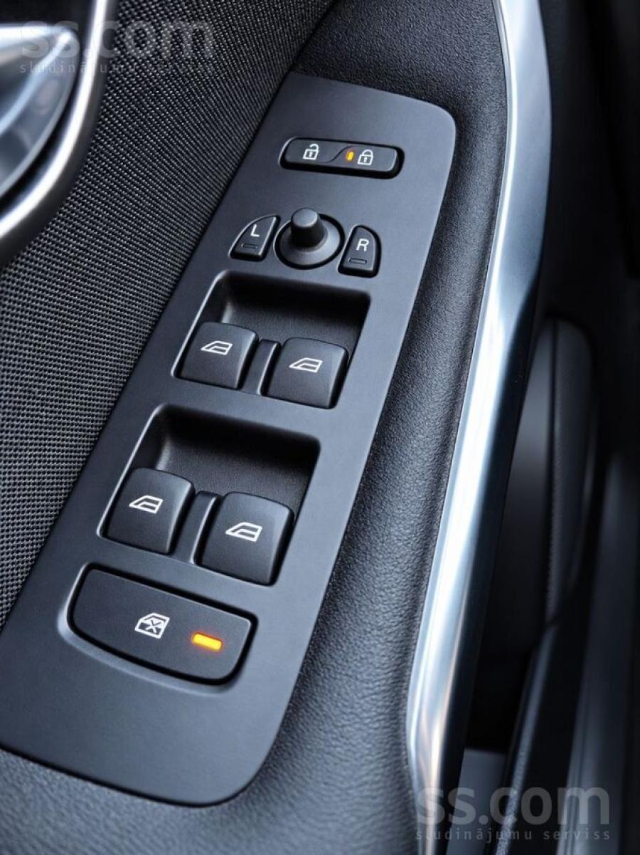 Melns Volvo V40 2014 Rīga, ar dzinēja tilpumu 2.00 L un nobraukumu 175 tūkst. km par 5500 €, foto 12 vietnē AUTOMOTO.COM.LV