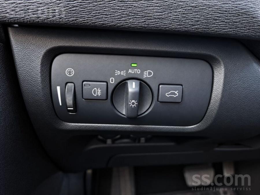 Melns Volvo V40 2014 Rīga, ar dzinēja tilpumu 2.00 L un nobraukumu 175 tūkst. km par 5500 €, foto 13 vietnē AUTOMOTO.COM.LV