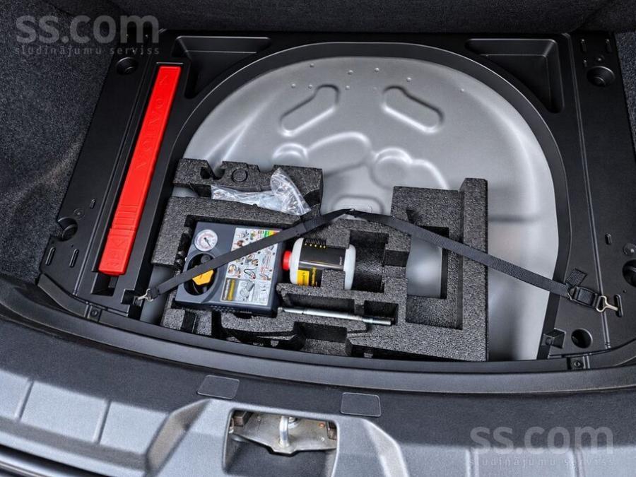 Melns Volvo V40 2014 Rīga, ar dzinēja tilpumu 2.00 L un nobraukumu 175 tūkst. km par 5500 €, foto 17 vietnē AUTOMOTO.COM.LV