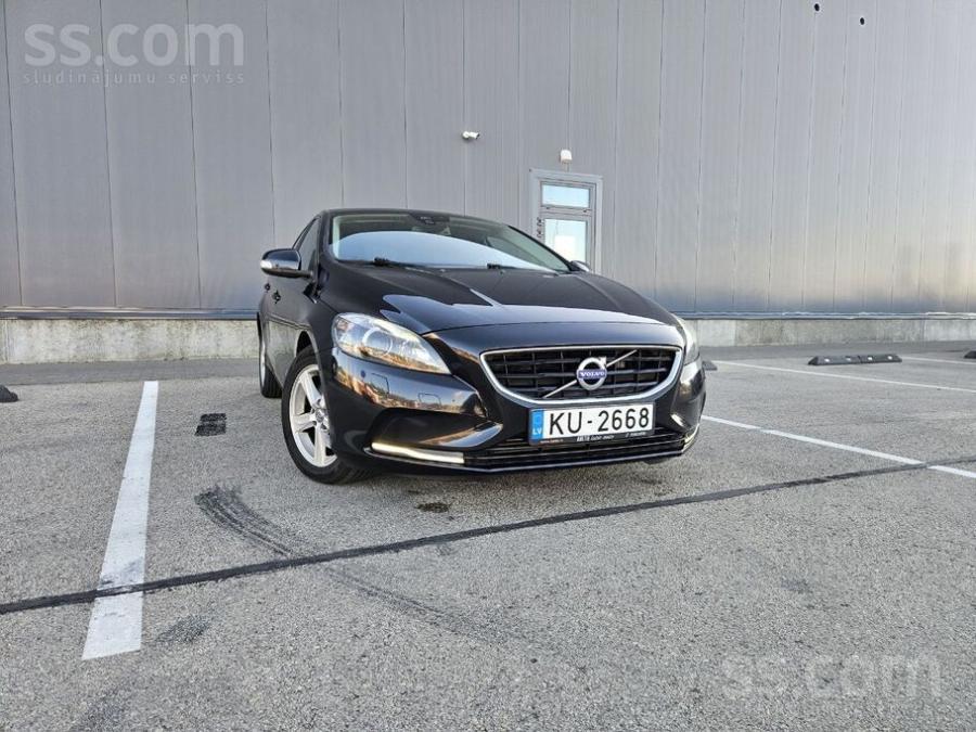Melns Volvo V40 2014 Rīga, ar dzinēja tilpumu 2.00 L un nobraukumu 175 tūkst. km par 5500 €, foto 18 vietnē AUTOMOTO.COM.LV