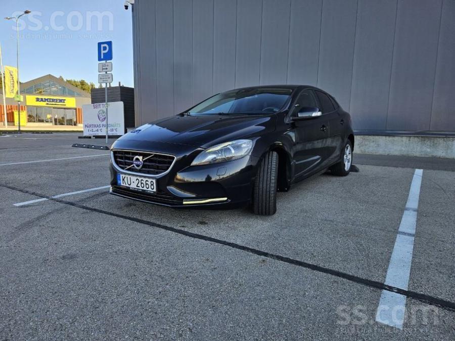Melns Volvo V40 2014 Rīga, ar dzinēja tilpumu 2.00 L un nobraukumu 175 tūkst. km par 5500 €, foto 19 vietnē AUTOMOTO.COM.LV