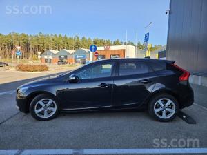 Melns Volvo V40 2014 Rīga, ar dzinēja tilpumu 2.00 L un nobraukumu 175 tūkst. km par 5500 €, foto 20 vietnē AUTOMOTO.COM.LV