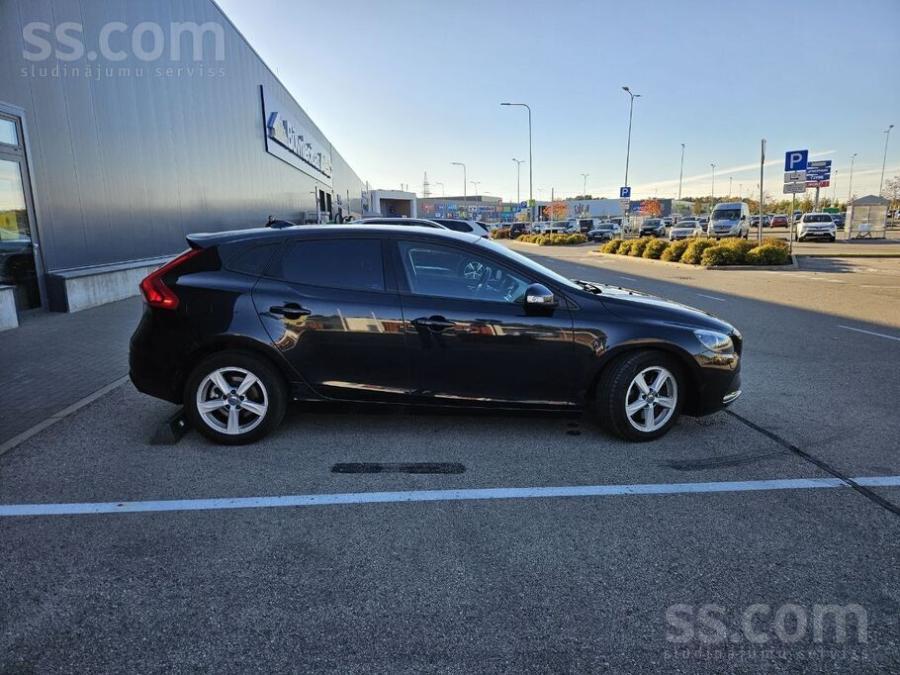 Melns Volvo V40 2014 Rīga, ar dzinēja tilpumu 2.00 L un nobraukumu 175 tūkst. km par 5500 €, foto 21 vietnē AUTOMOTO.COM.LV