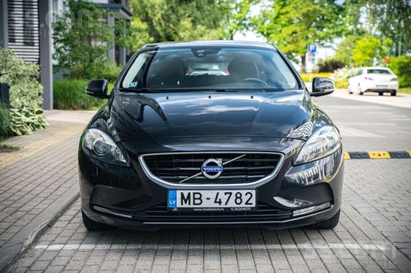 Melns Volvo V40 2015 Rīga, ar dzinēja tilpumu 2.00 L un nobraukumu 185 tūkst. km par 6990 €, foto 2 vietnē AUTOMOTO.COM.LV