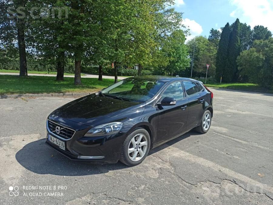 Black Volvo V40 2015 in Ogre, with an engine capacity of 2.00 L and mileage of 282 thousand km for 7500 €, photo 1 on AUTOMOTO.COM.LV