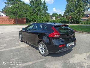 Black Volvo V40 2015 in Ogre, with an engine capacity of 2.00 L and mileage of 282 thousand km for 7500 €, photo 4 on AUTOMOTO.COM.LV