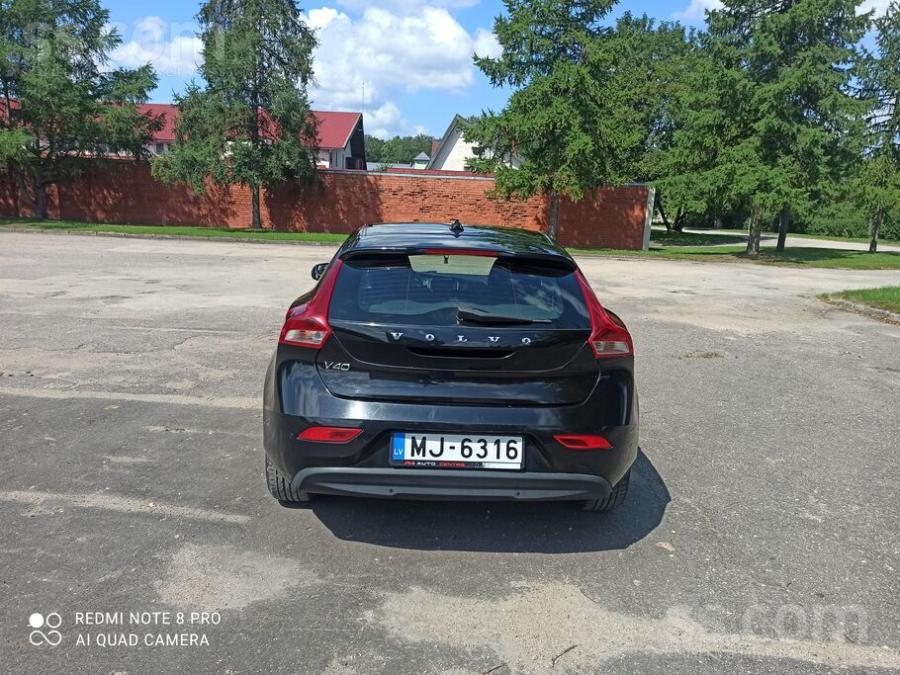 Black Volvo V40 2015 in Ogre, with an engine capacity of 2.00 L and mileage of 282 thousand km for 7500 €, photo 5 on AUTOMOTO.COM.LV