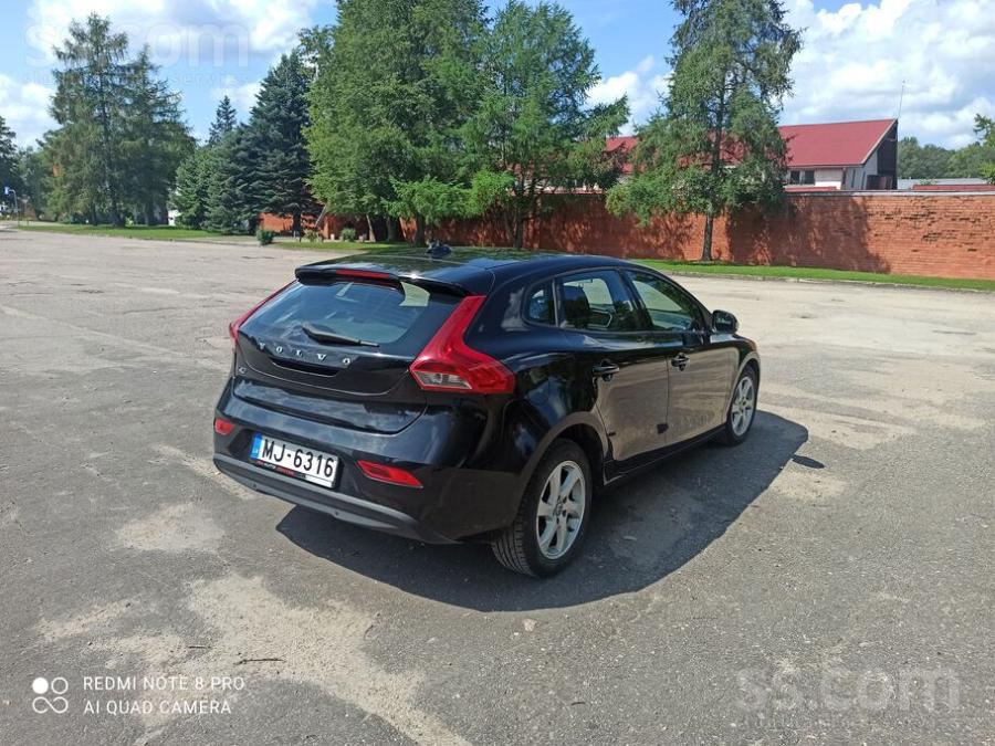 Black Volvo V40 2015 in Ogre, with an engine capacity of 2.00 L and mileage of 282 thousand km for 7500 €, photo 6 on AUTOMOTO.COM.LV