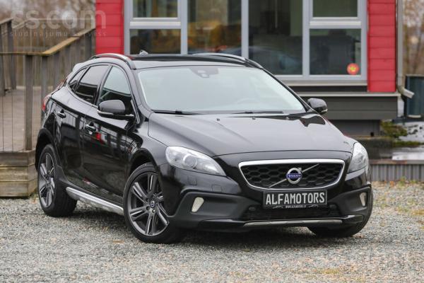 Black Volvo V40 2015 in Riga, with an engine capacity of 2.00 L and mileage of 0 thousand km for 9990 €, photo 2 on AUTOMOTO.COM.LV