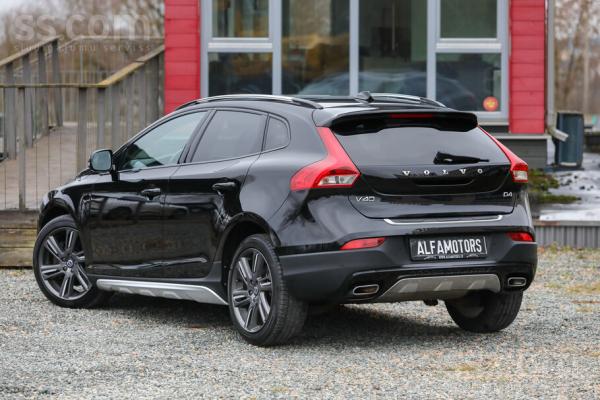 Black Volvo V40 2015 in Riga, with an engine capacity of 2.00 L and mileage of 0 thousand km for 9990 €, photo 3 on AUTOMOTO.COM.LV