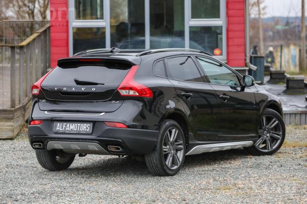Black Volvo V40 2015 in Riga, with an engine capacity of 2.00 L and mileage of 0 thousand km for 9990 €, photo 4 on AUTOMOTO.COM.LV