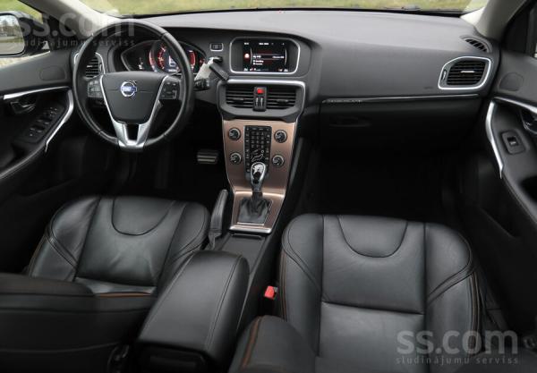 Black Volvo V40 2015 in Riga, with an engine capacity of 2.00 L and mileage of 0 thousand km for 9990 €, photo 6 on AUTOMOTO.COM.LV