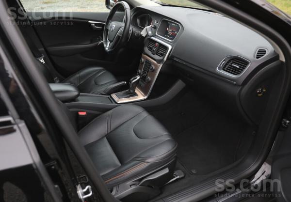 Black Volvo V40 2015 in Riga, with an engine capacity of 2.00 L and mileage of 0 thousand km for 9990 €, photo 8 on AUTOMOTO.COM.LV