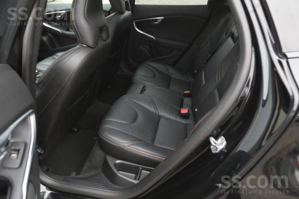 Black Volvo V40 2015 in Riga, with an engine capacity of 2.00 L and mileage of 0 thousand km for 9990 €, photo 9 on AUTOMOTO.COM.LV