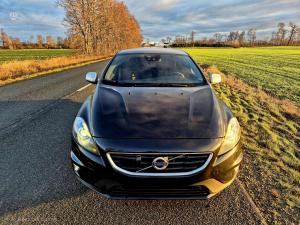 Black Volvo V40 2015 in Joniskis, with an engine capacity of 1.97 L and mileage of 292 thousand km for 6800 €, photo 2 on AUTOMOTO.COM.LV