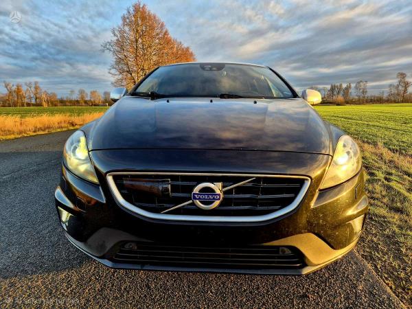 Black Volvo V40 2015 in Joniskis, with an engine capacity of 1.97 L and mileage of 292 thousand km for 6800 €, photo 3 on AUTOMOTO.COM.LV