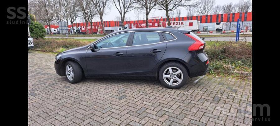 Melns Volvo V40 2015 Rīga, ar dzinēja tilpumu 2.00 L un nobraukumu 316 tūkst. km par 5800 €, foto 1 vietnē AUTOMOTO.COM.LV