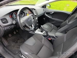 Melns Volvo V40 2015 Rīga, ar dzinēja tilpumu 2.00 L un nobraukumu 316 tūkst. km par 5800 €, foto 2 vietnē AUTOMOTO.COM.LV