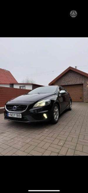 Black Volvo V40 2015 in Alytus, with an engine capacity of 1.97 L and mileage of 278 thousand km for 6400 €, photo 2 on AUTOMOTO.COM.LV