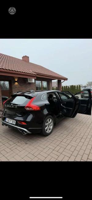Black Volvo V40 2015 in Alytus, with an engine capacity of 1.97 L and mileage of 278 thousand km for 6400 €, photo 6 on AUTOMOTO.COM.LV