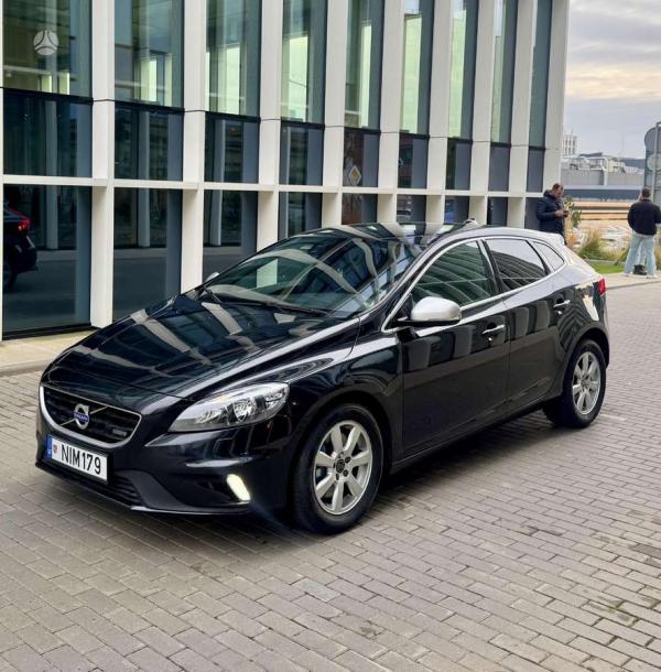 Melns Volvo V40 2015 Kaišiadorys, ar dzinēja tilpumu 2.00 L un nobraukumu 284 tūkst. km par 5650 €, foto 1 vietnē AUTOMOTO.COM.LV