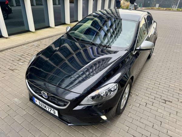 Melns Volvo V40 2015 Kaišiadorys, ar dzinēja tilpumu 2.00 L un nobraukumu 284 tūkst. km par 5650 €, foto 2 vietnē AUTOMOTO.COM.LV
